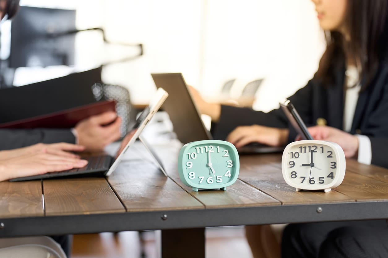 Time Zone Communication Strategies for Distributed Teams